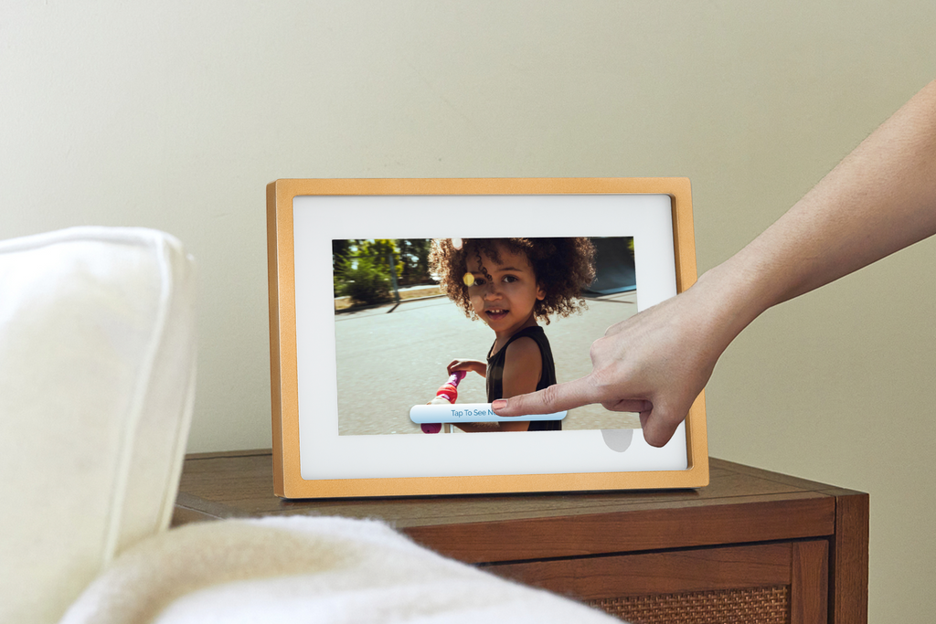 Digital Picture Frames | Skylight Frame